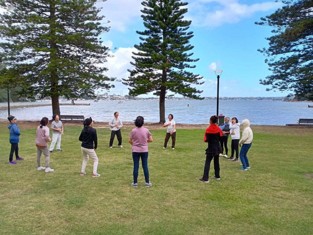 我社辦工作坊舞動放鬆身心 觀美景獲靈感創作彩虹之舞